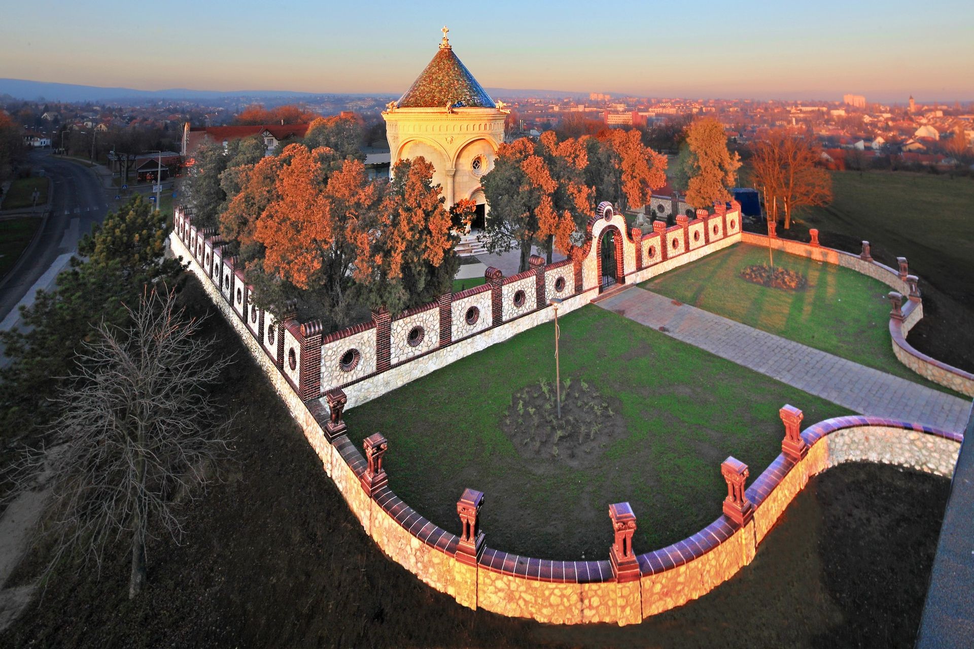 Zsolnay Mausoleum - Zsolnay Cultural Quarter