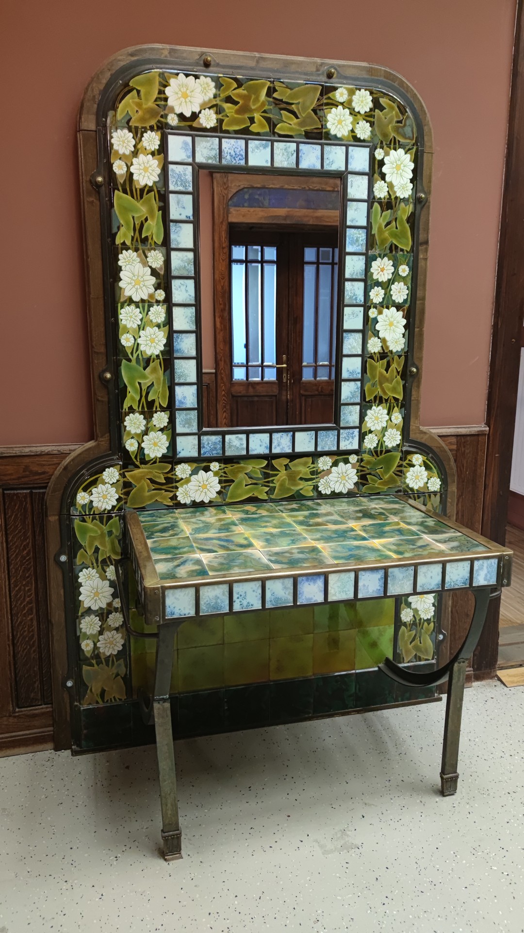 A város Zsolnay legendái – séta - Zsolnay Negyed